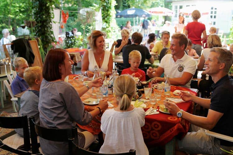 Servers Share The Worst Mishaps They’ve Ever Had At Work - Nonstop ...